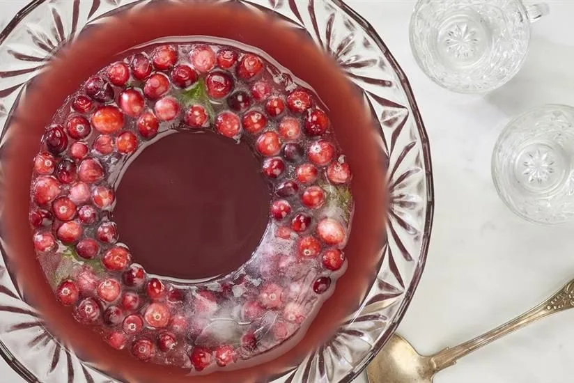 Festive Cranberry Punch Ice Ring: How-To
