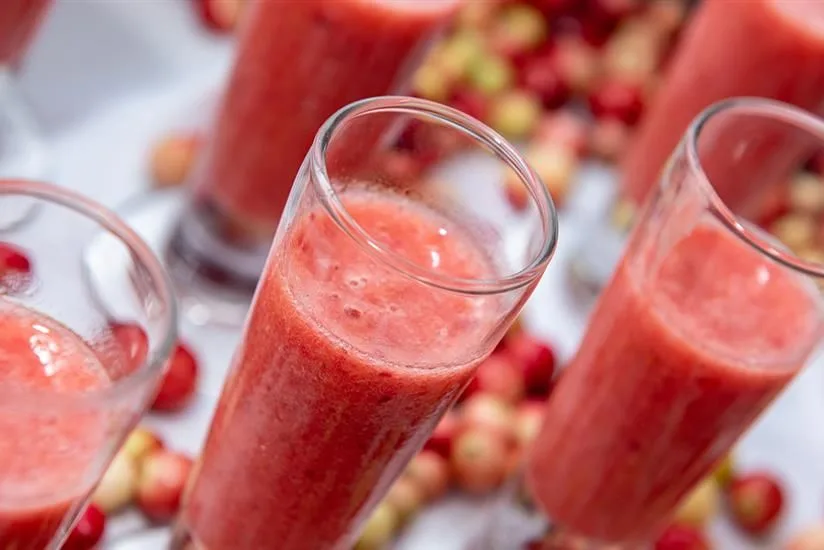 Delicious Pink Cranberry Smoothie Ideas | DIY Fruit Drinks